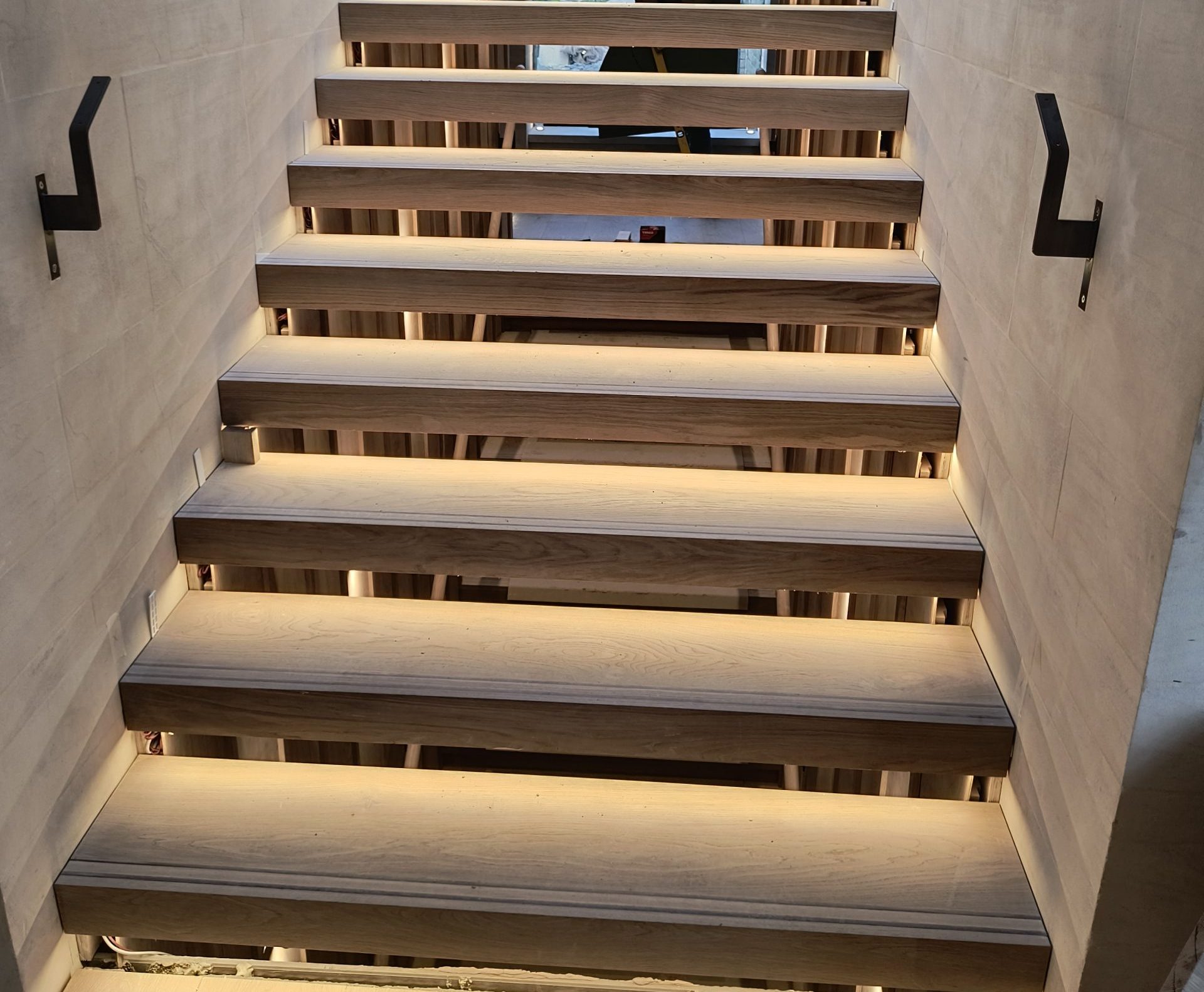 Mon Timber Creates Bespoke Staircase for Luxury Cotswolds Farmhouse ...